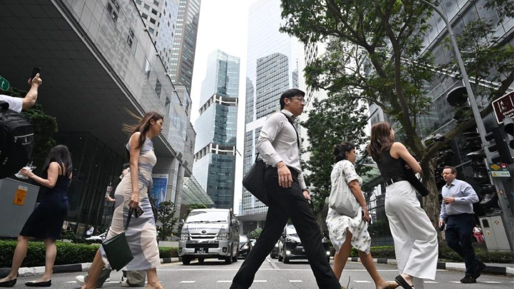 Civil Servants in Singapore to Receive 0.4-Month Mid-Year Bonus Amid ...